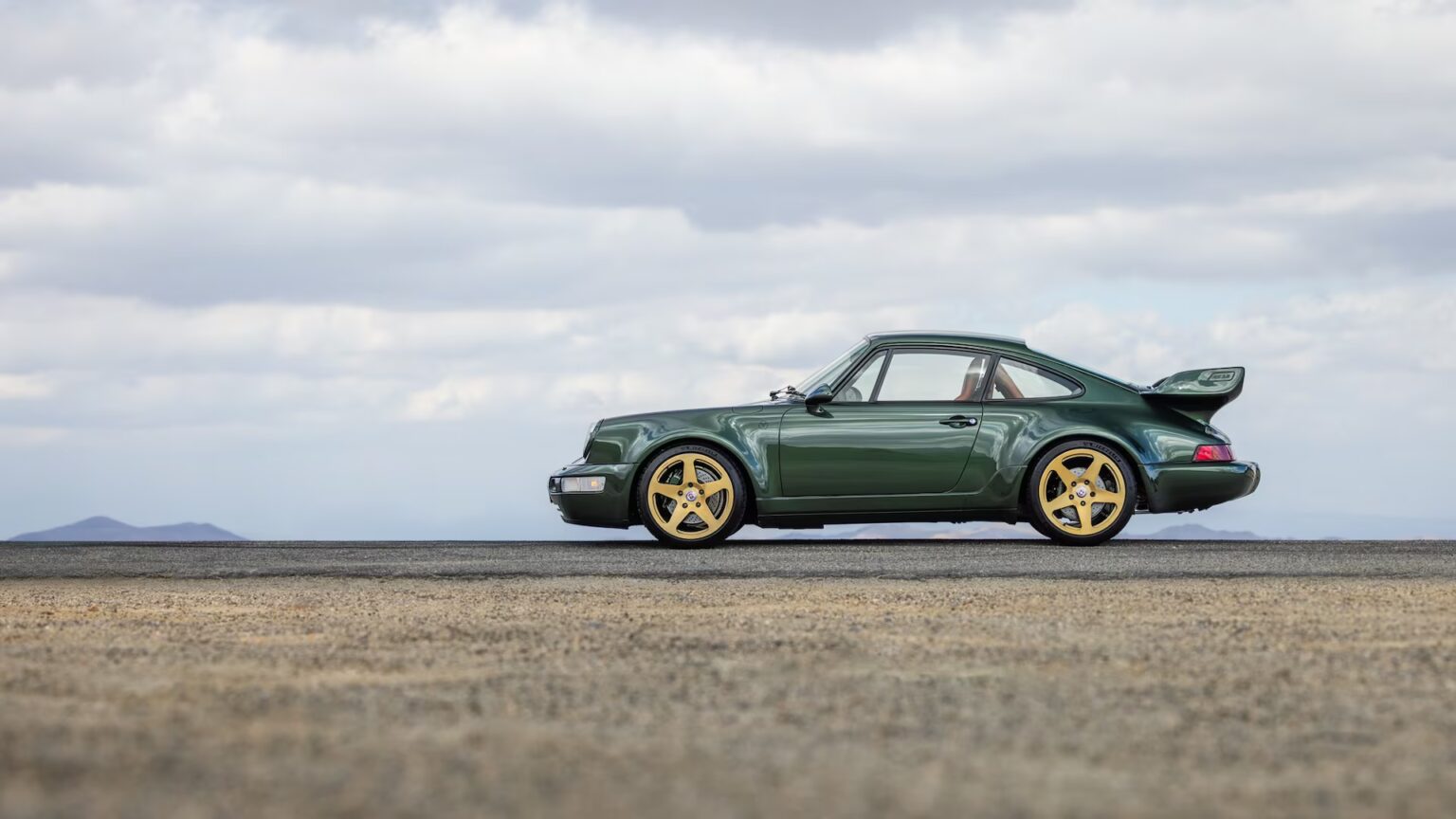 All-Electric Everrati Porsche 911 Type 964 RSR EV First Drive: What Compromise? - Everrati ...